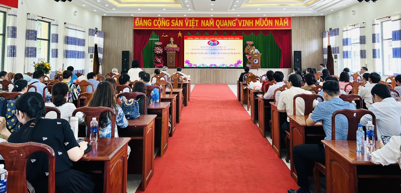 LỄ TRAO TẶNG HUY HIỆU 30 NĂM TUỔI ĐẢNG CHO ĐỒNG CHÍ NGUYỄN VŨ TRUNG | Viện Pasteur TP.HCM | Phục ...